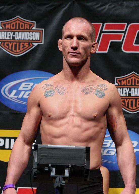 Резултати от кантара преди UFC 125 — MMA.BG